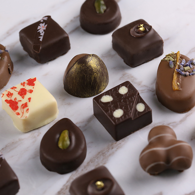 Small Graceful Assorted Praline Tray (24pcs) – Schoggi Meier